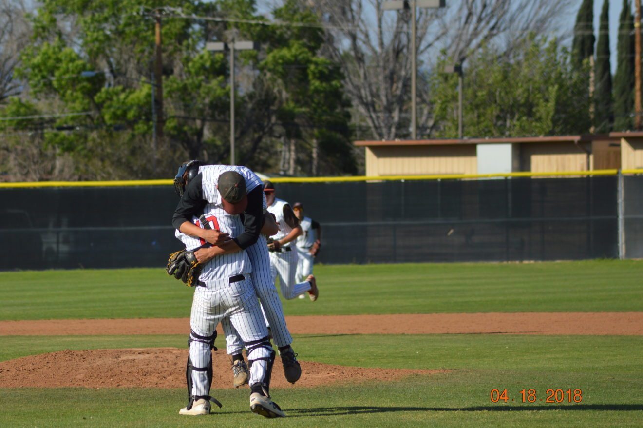 Hart baseball's Bryce Collins throws no-hitter against Golden Valley