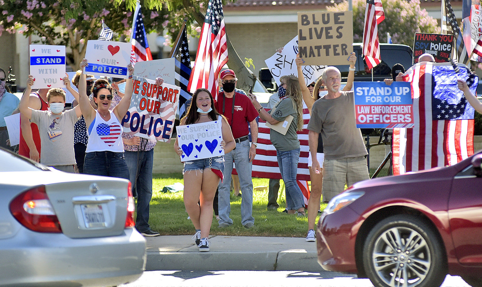 Pro-police rally held in front of SCV Sheriff’s Station