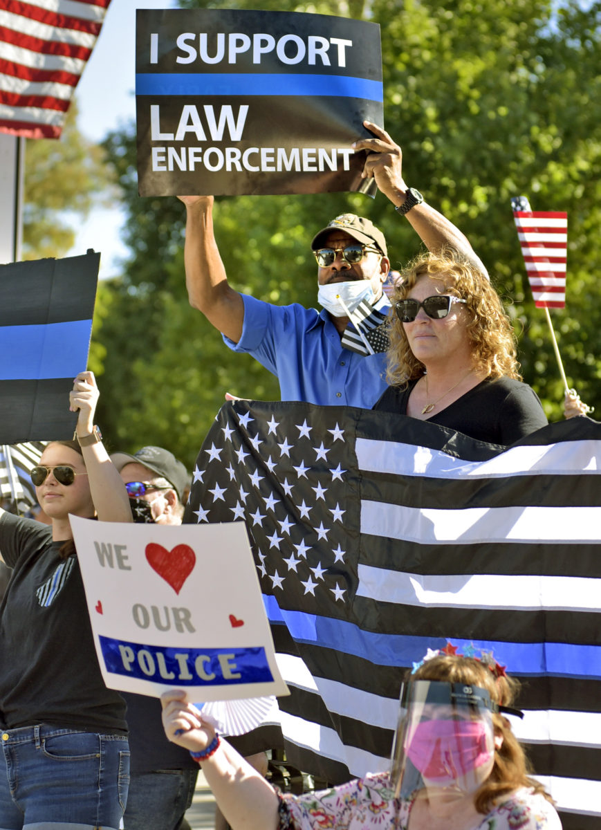 Pro-police rally held in front of SCV Sheriff’s Station