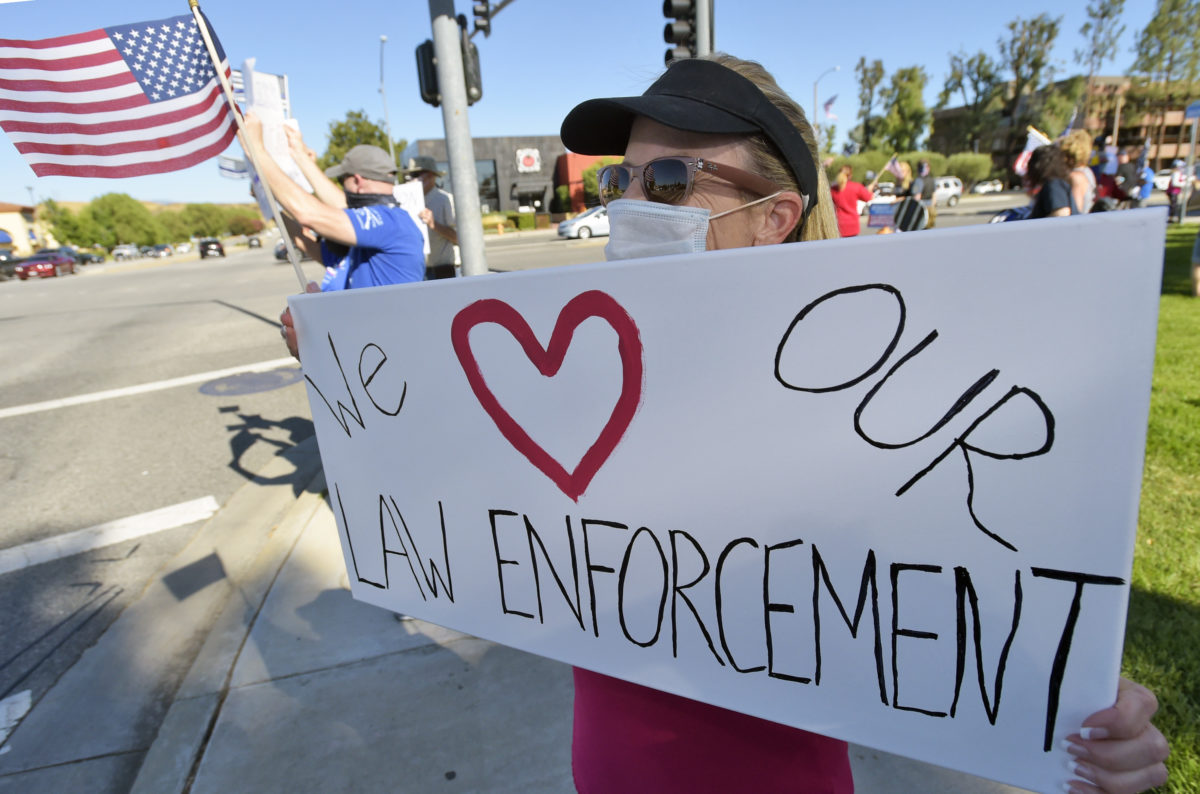 Pro-police rally held in front of SCV Sheriff’s Station