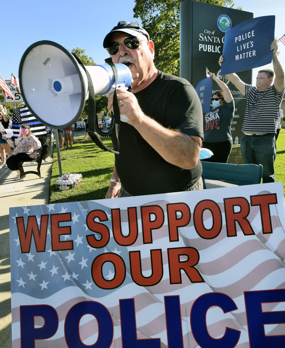 Pro-police rally held in front of SCV Sheriff’s Station