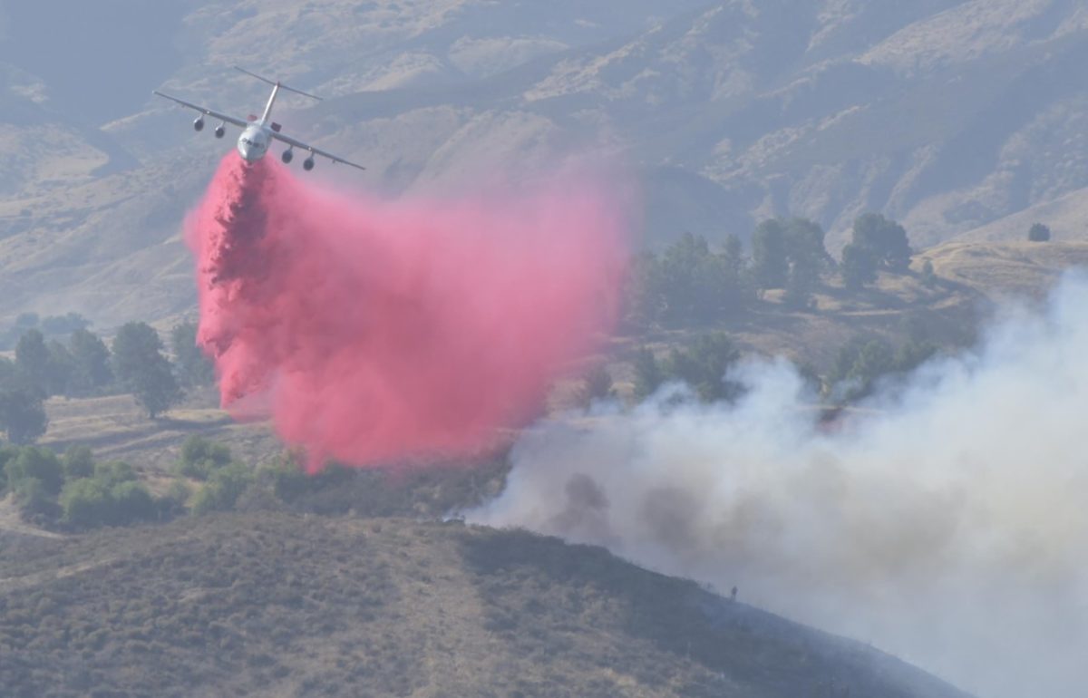 Castaic fire near lake erupts to 170 acres