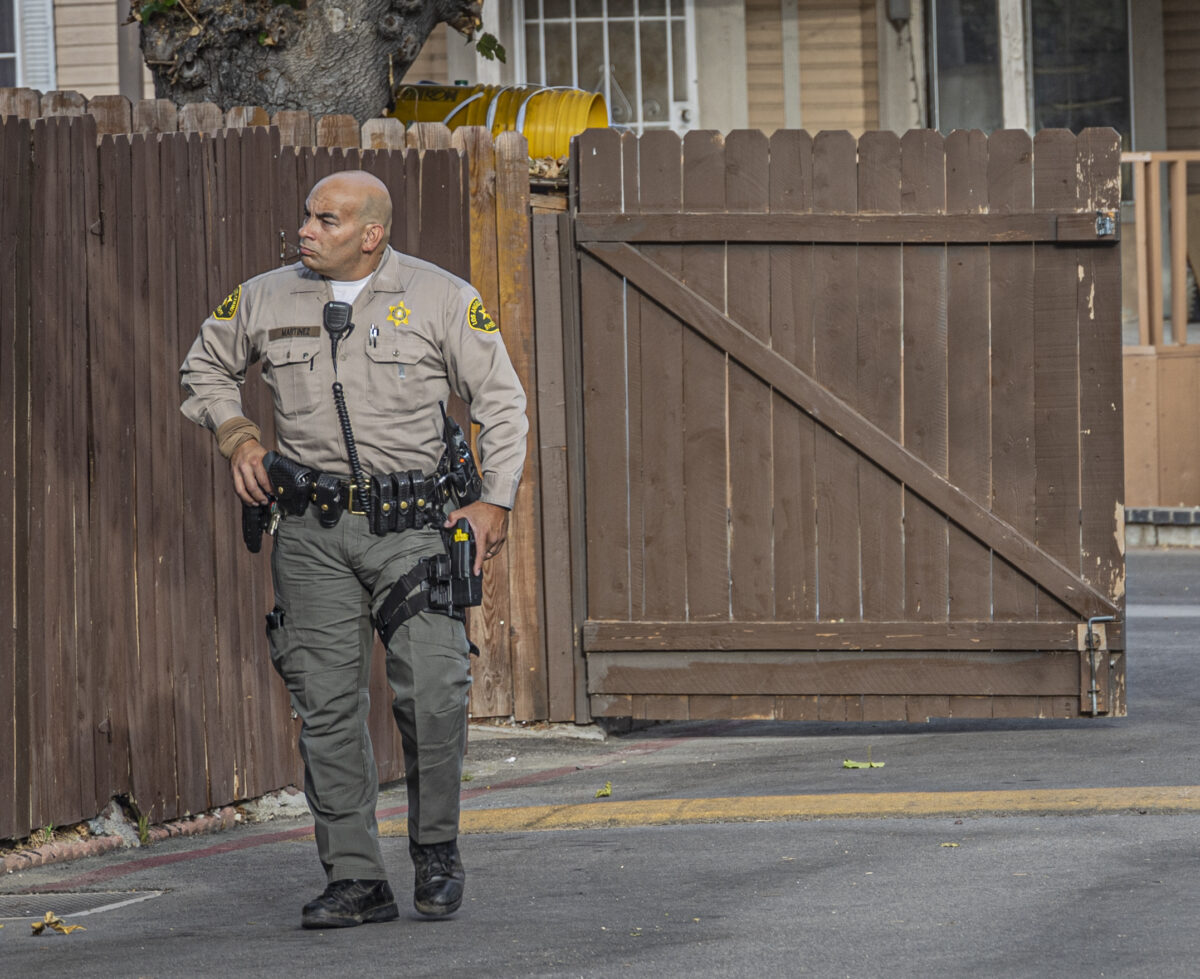 SCV deputies set up containment in Newhall