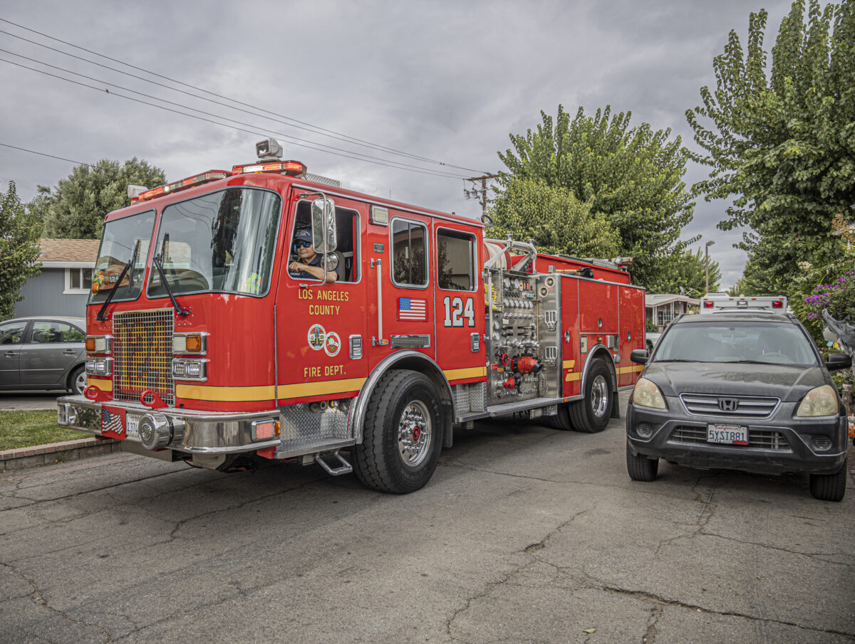 SCV deputies set up containment in Newhall