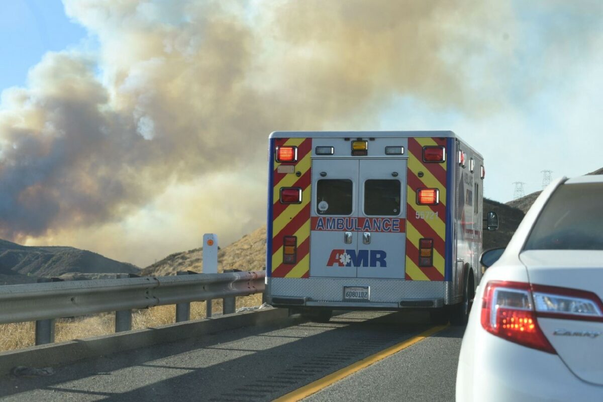 Route Fire grows to 392 acres, shuts down Interstate 5 at Templin Highway