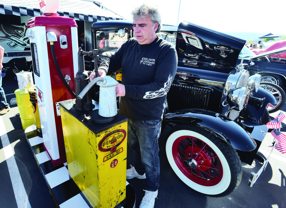 Castaic cheer team hosts inaugural car show fundraiser