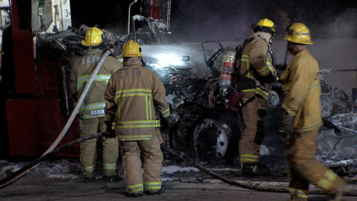 Big rig catches fire, closes I-5