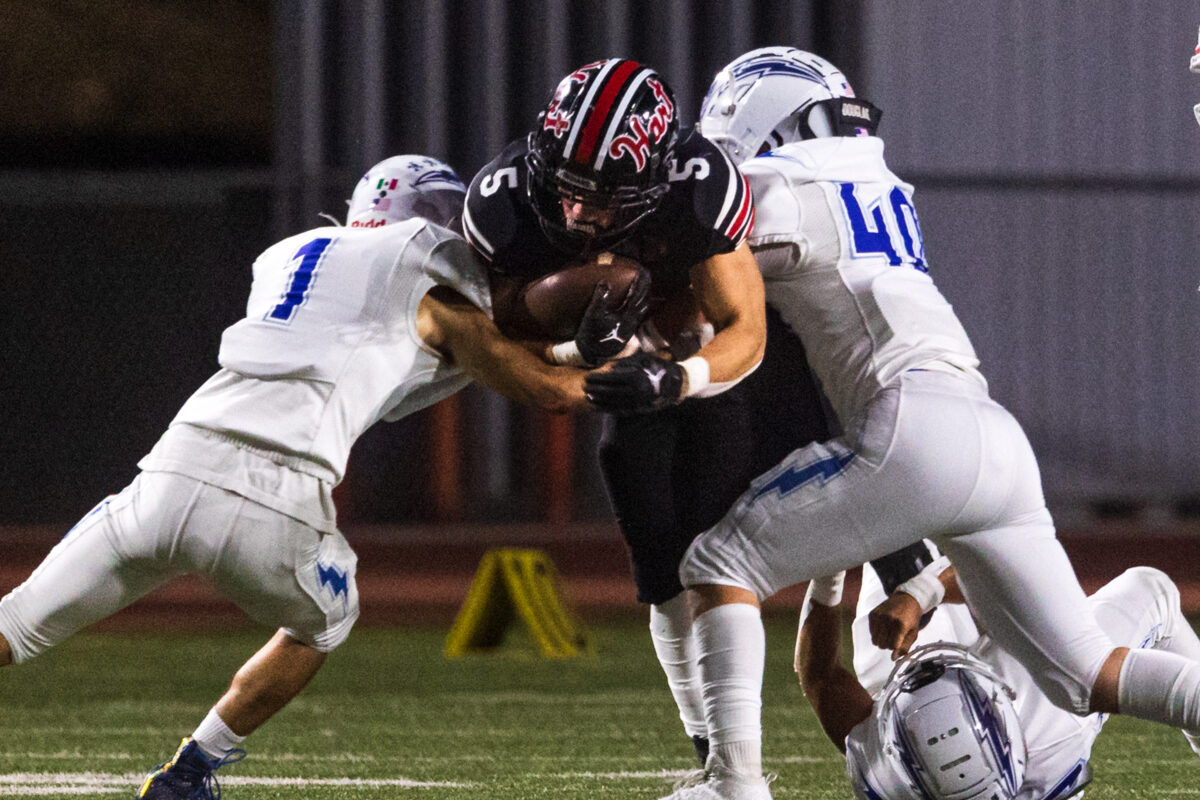 Hart gets first win of the year, defeats Fillmore 35-7