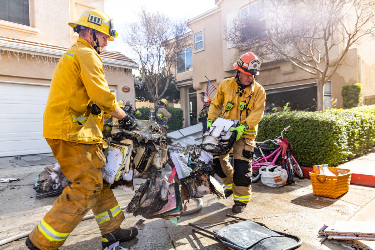 Firefighters extinguish fully involved garage fire in Valencia