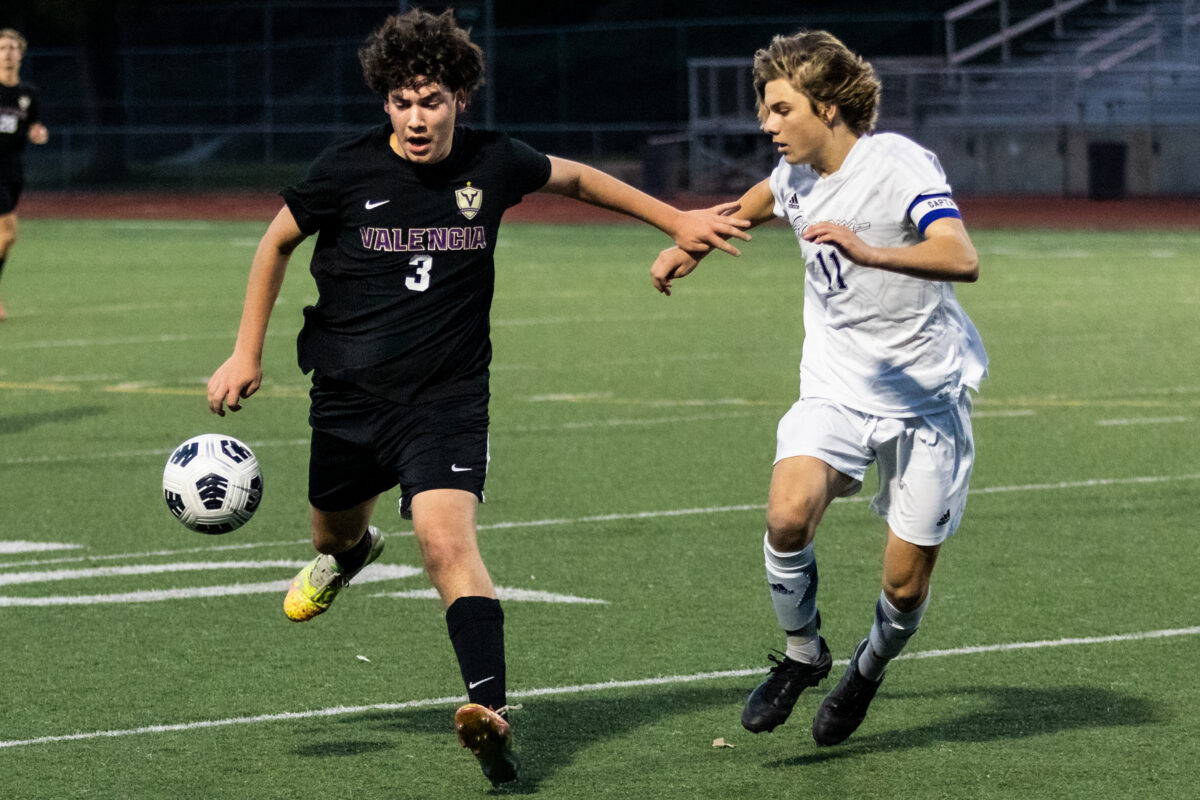 Saugus soccer beats Valencia, 1-0
