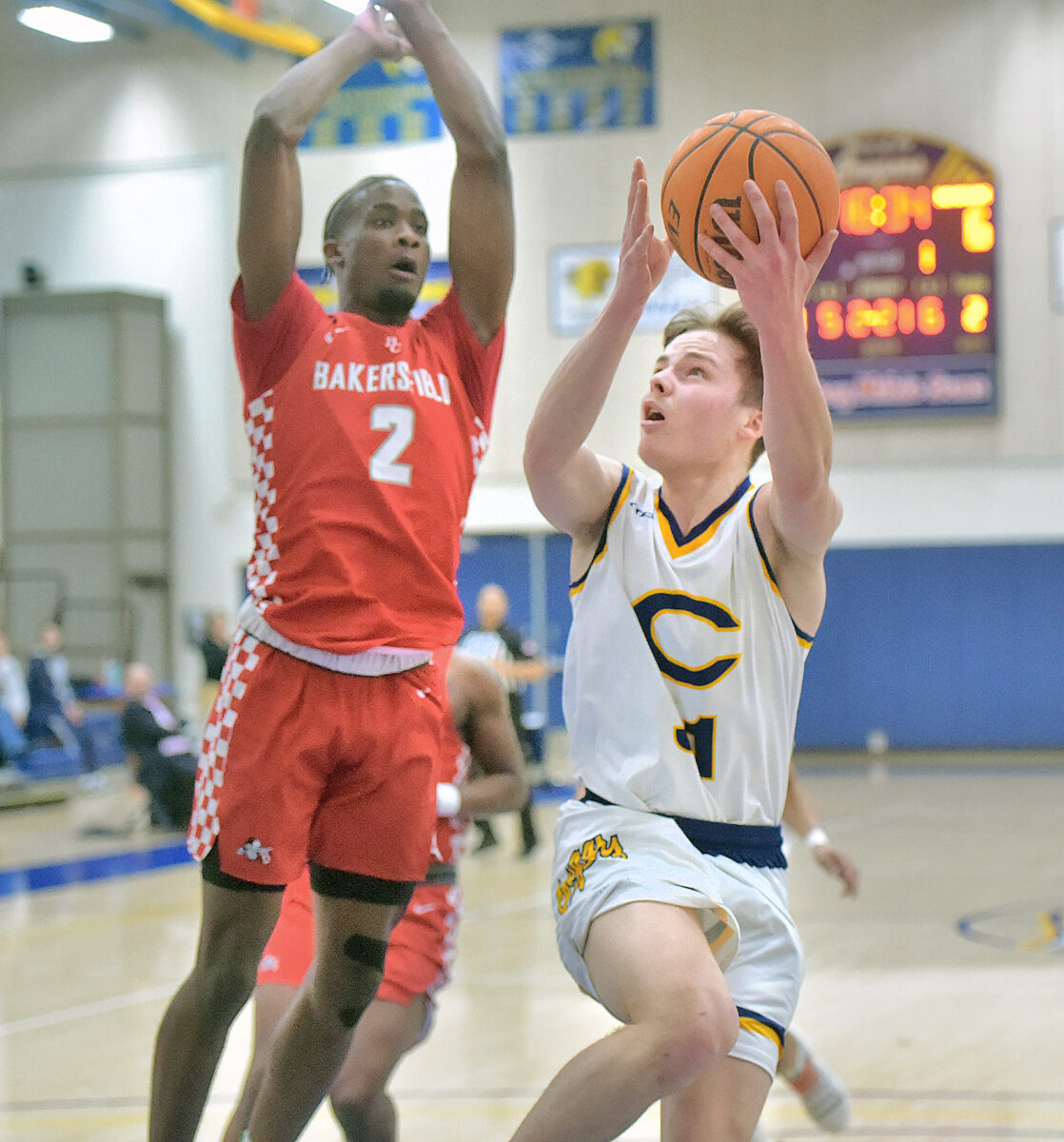 Late surge leads Canyons hoops past Bakersfield