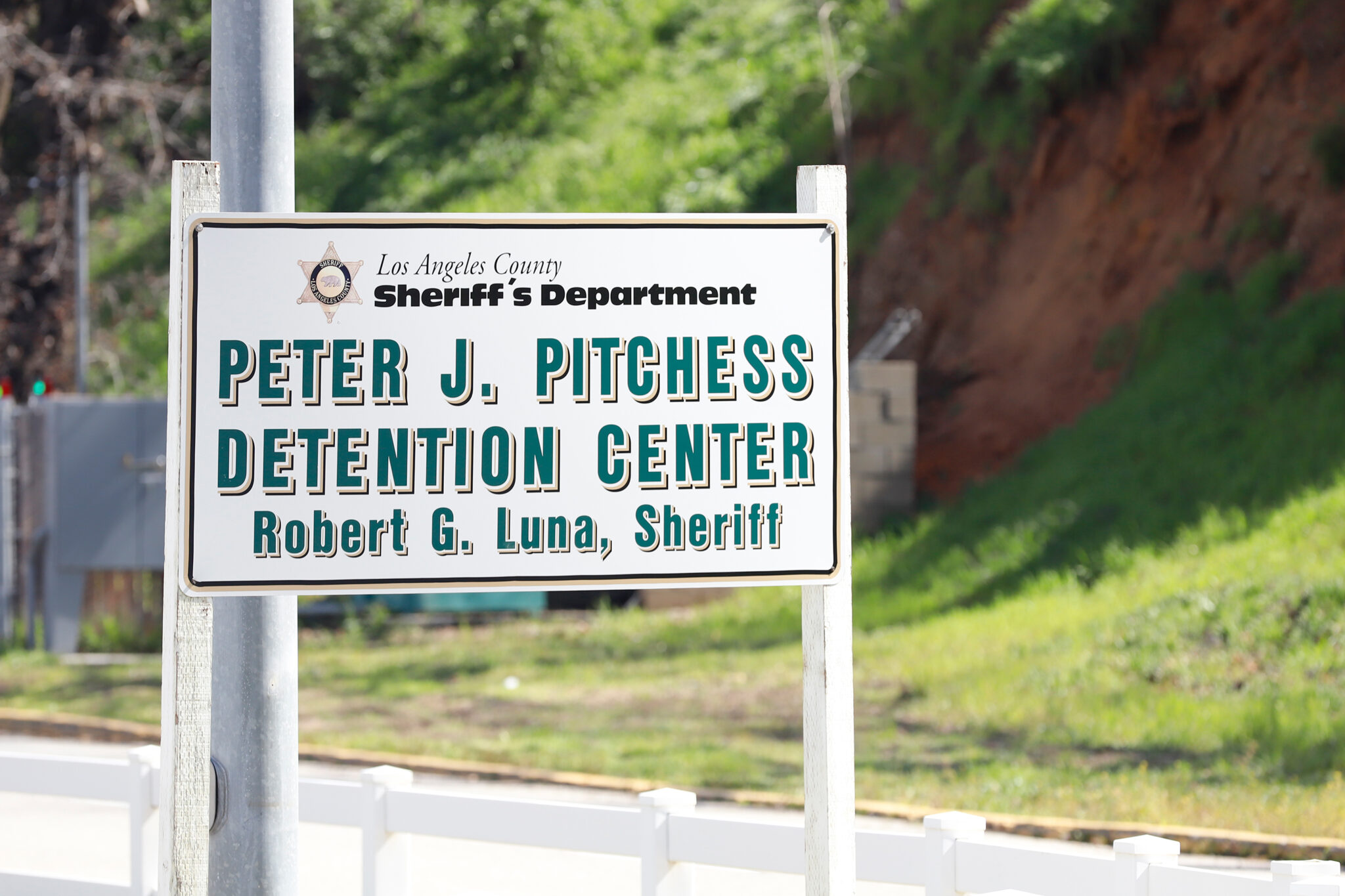 Pitchess deputy pleads guilty to smuggling heroin