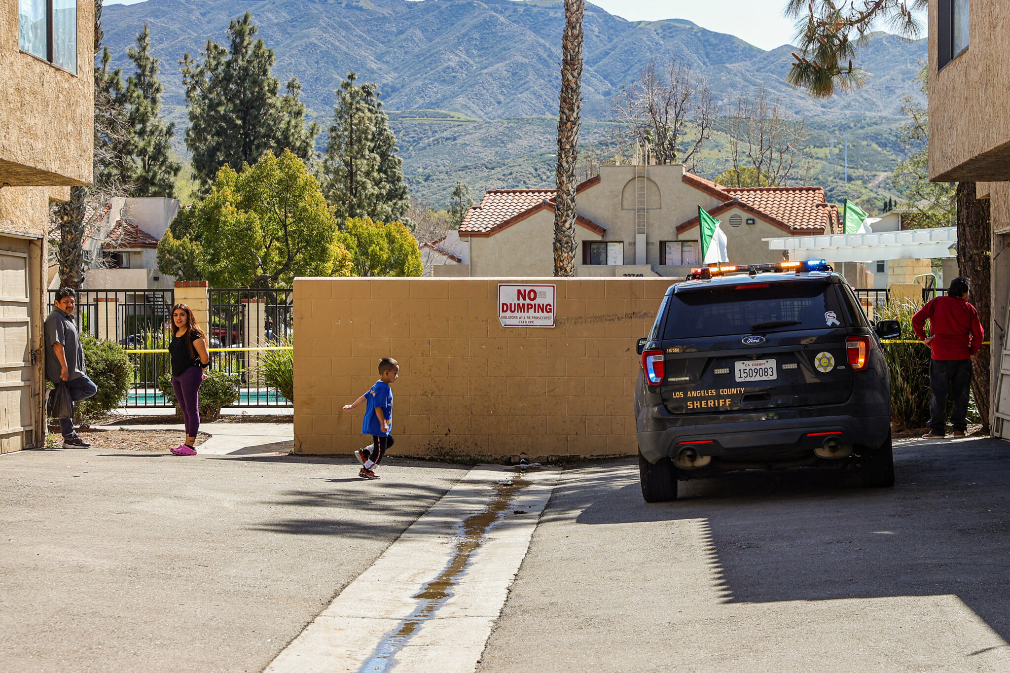 UPDATED: 2 killed in Newhall shooting; 2 suspects arrested