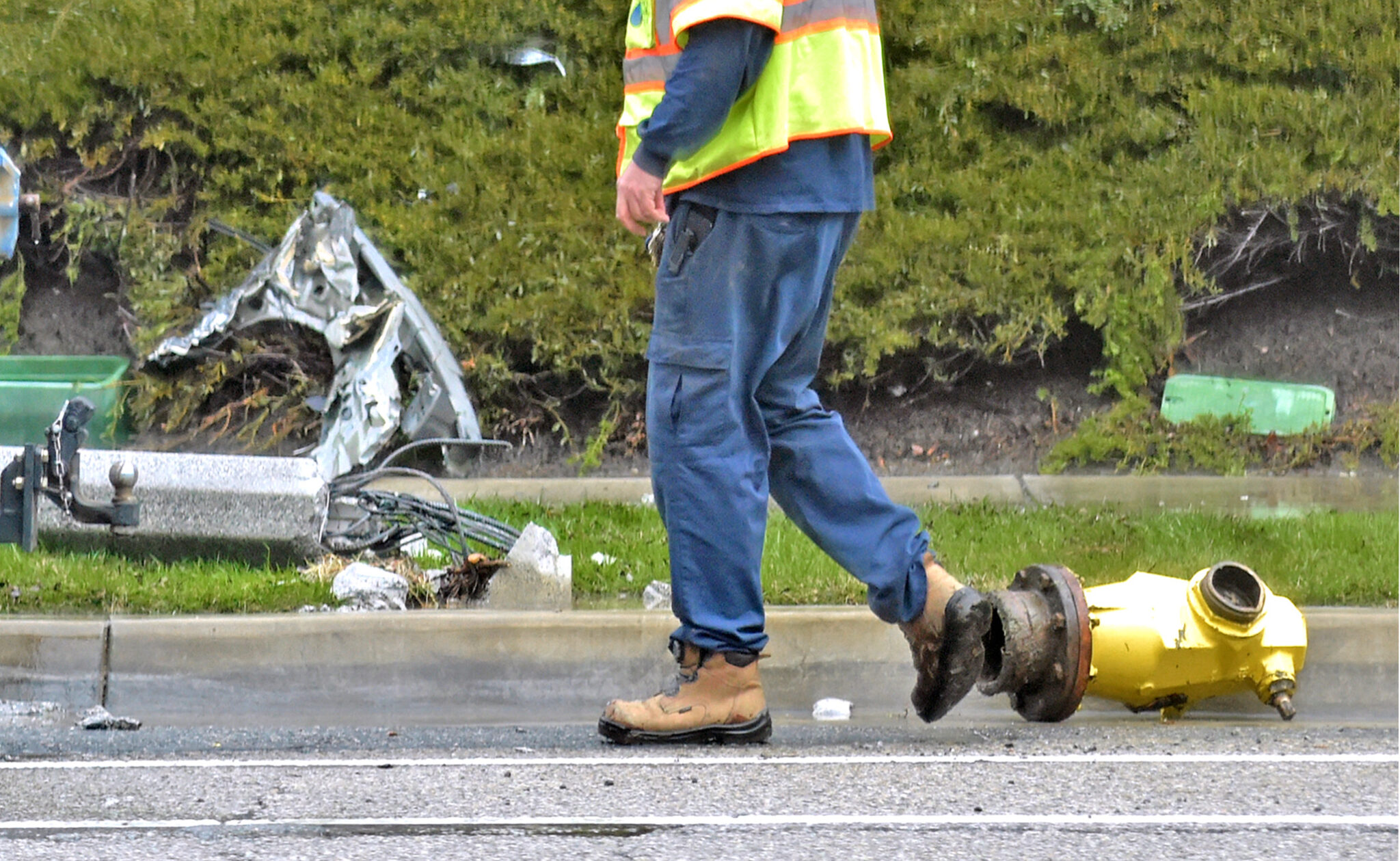 Vehicle crashes into fire hydrant, knocks down light standard