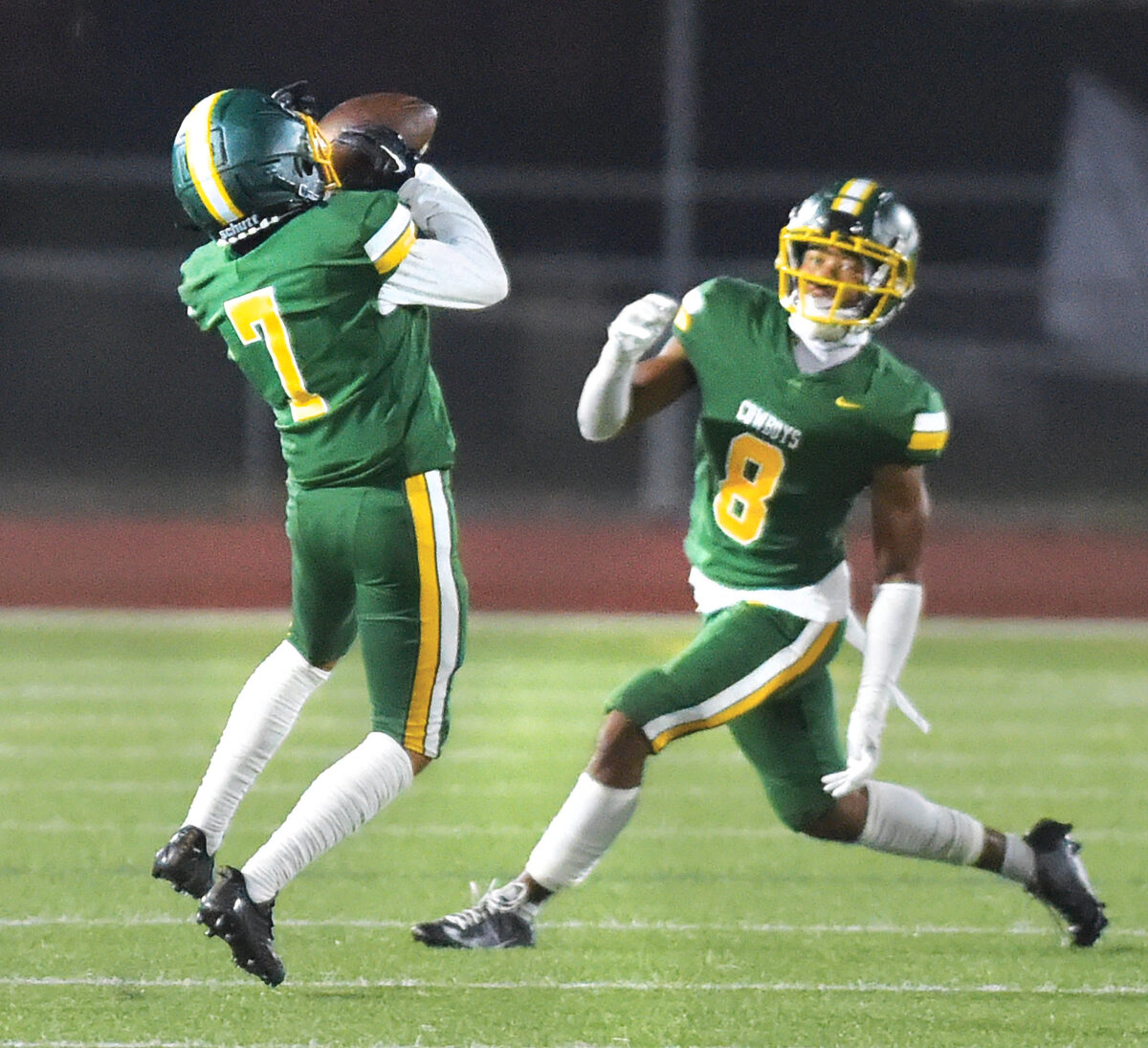 Canyon football shows out against Harvard-Westlake, stays perfect
