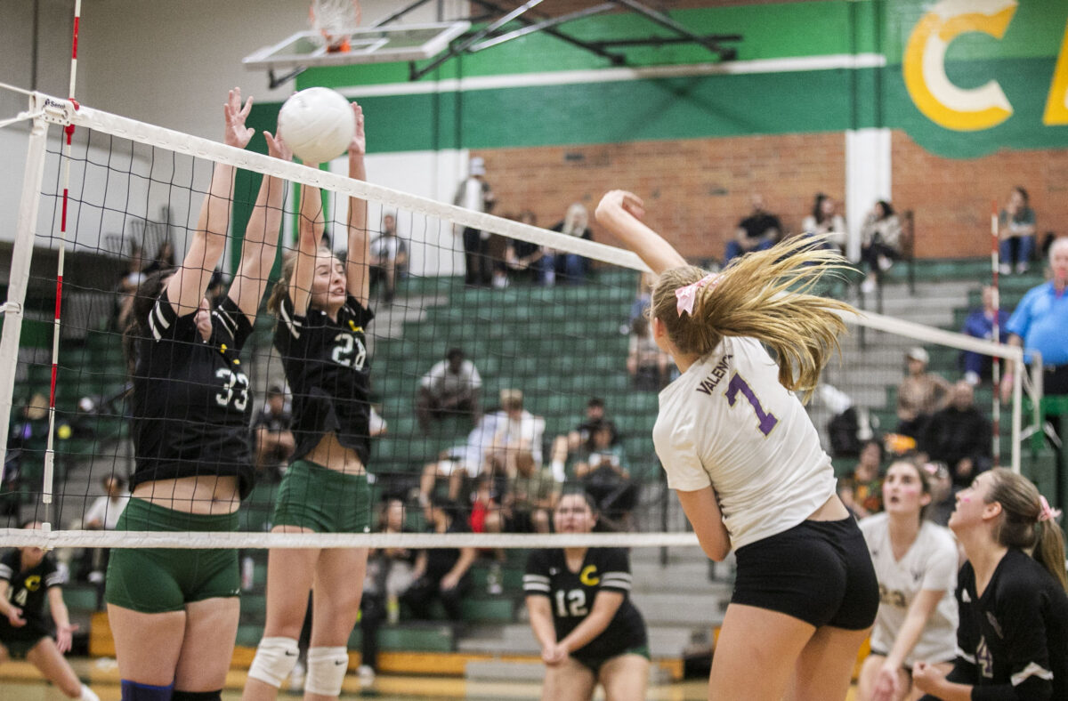 Valencia volleyball bounces back, sweeps Canyon