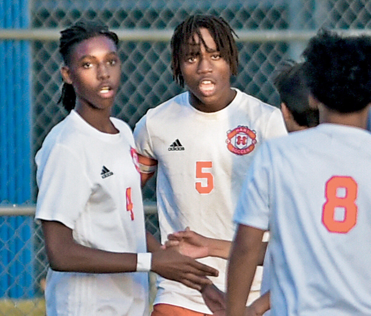 Hart boys’ soccer wins nailbiter at Saugus