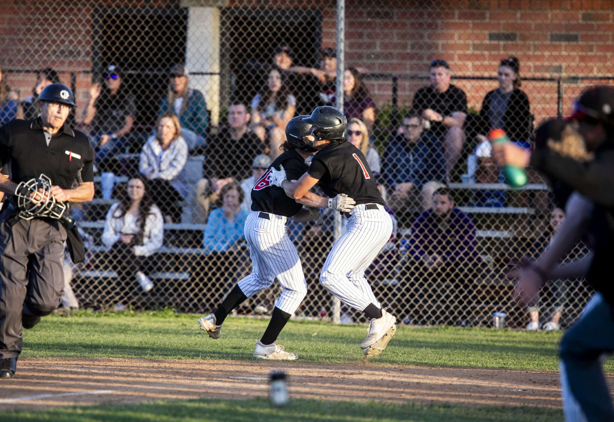 Hart baseball walks it off, sweeps Valencia
