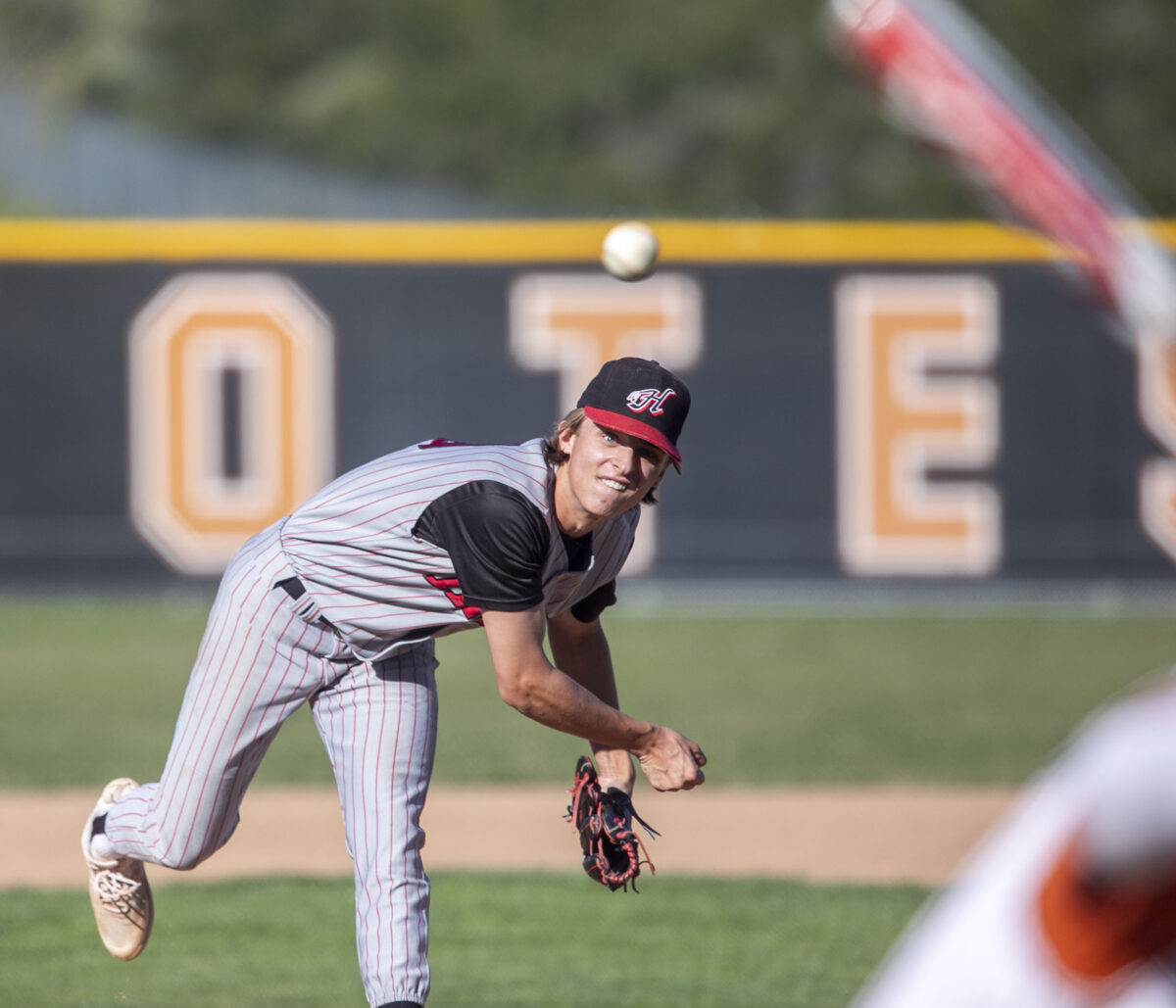 Hart baseball wins thriller over Castaic