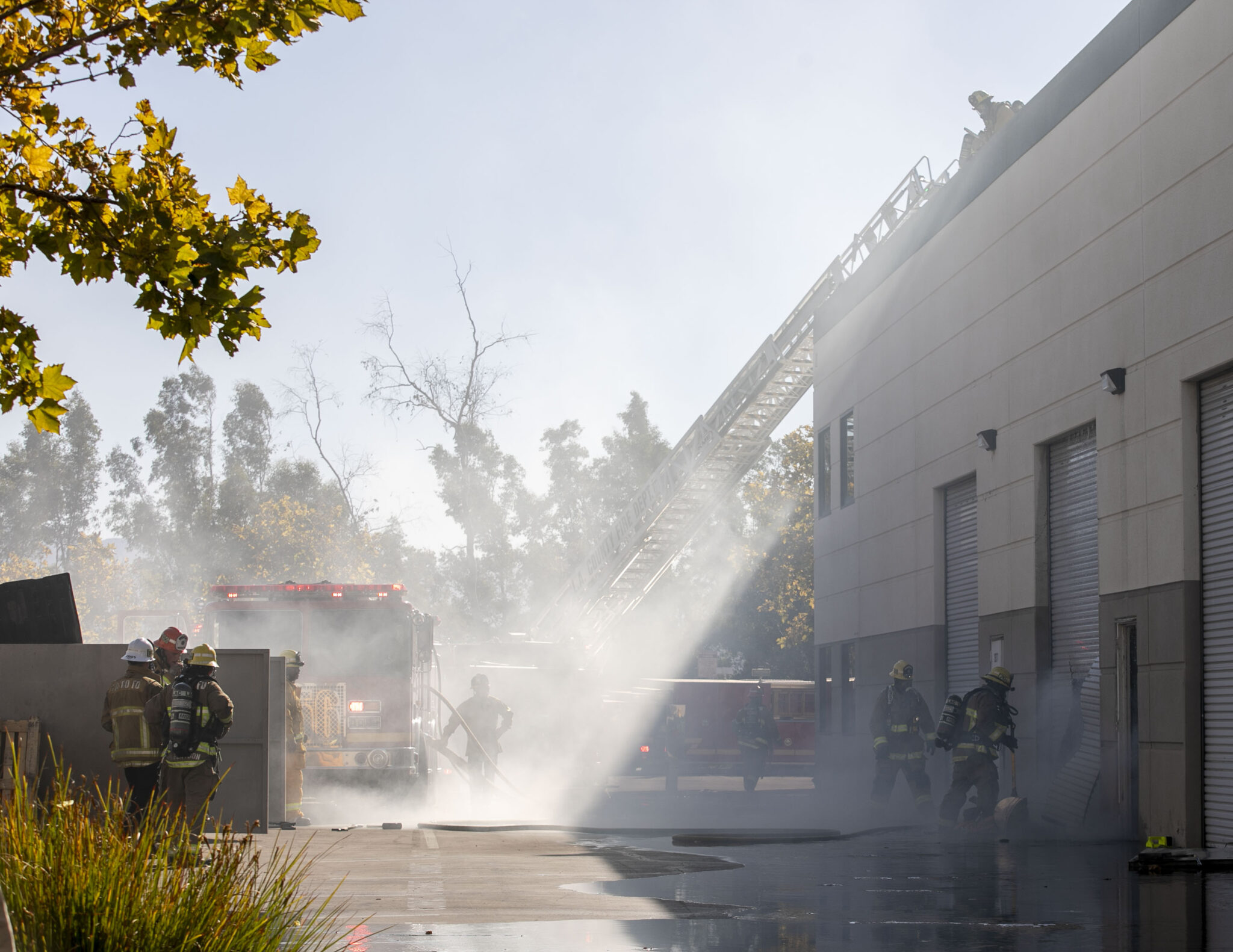 Structure fire reported at Valencia business center