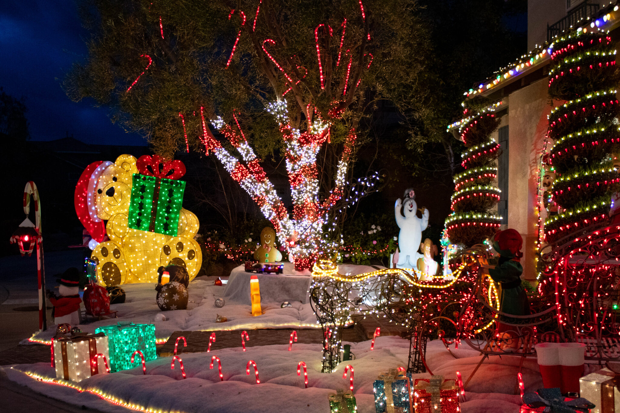 Spreading holiday cheer through SCV