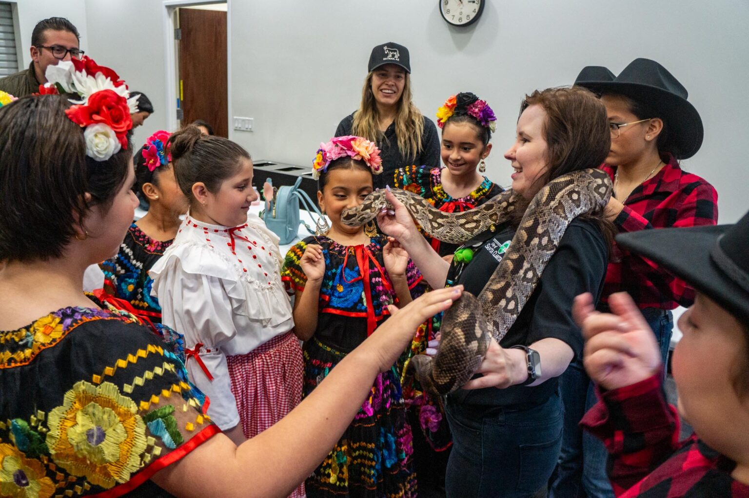 Canyon Country library celebrates Dia de los Ninos/Libros