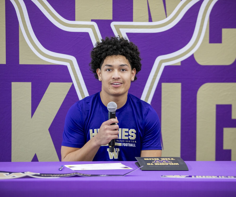 Valencia's Brian Bonner officially signs with University of Washington