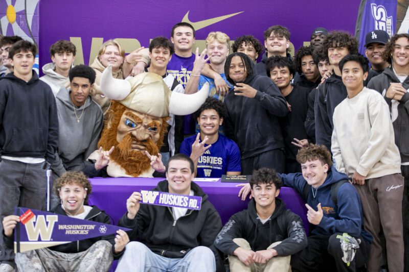 Valencia's Brian Bonner officially signs with University of Washington