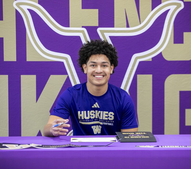 Valencia's Brian Bonner officially signs with University of Washington
